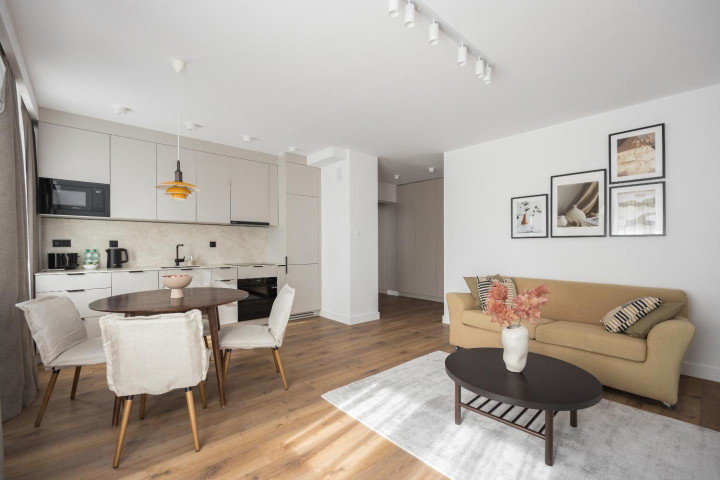 Metro Kabaty Elegant Apartment By Bookinghost - Varsovia