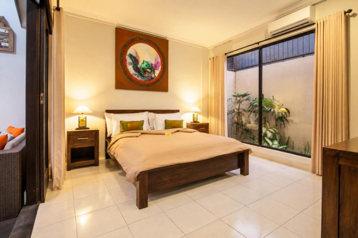 8 Bedrooms Villa Legian - Denpasar