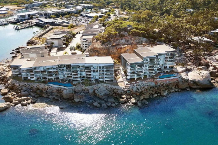 Beachfront - Nelly Bay Apartment - Townsville