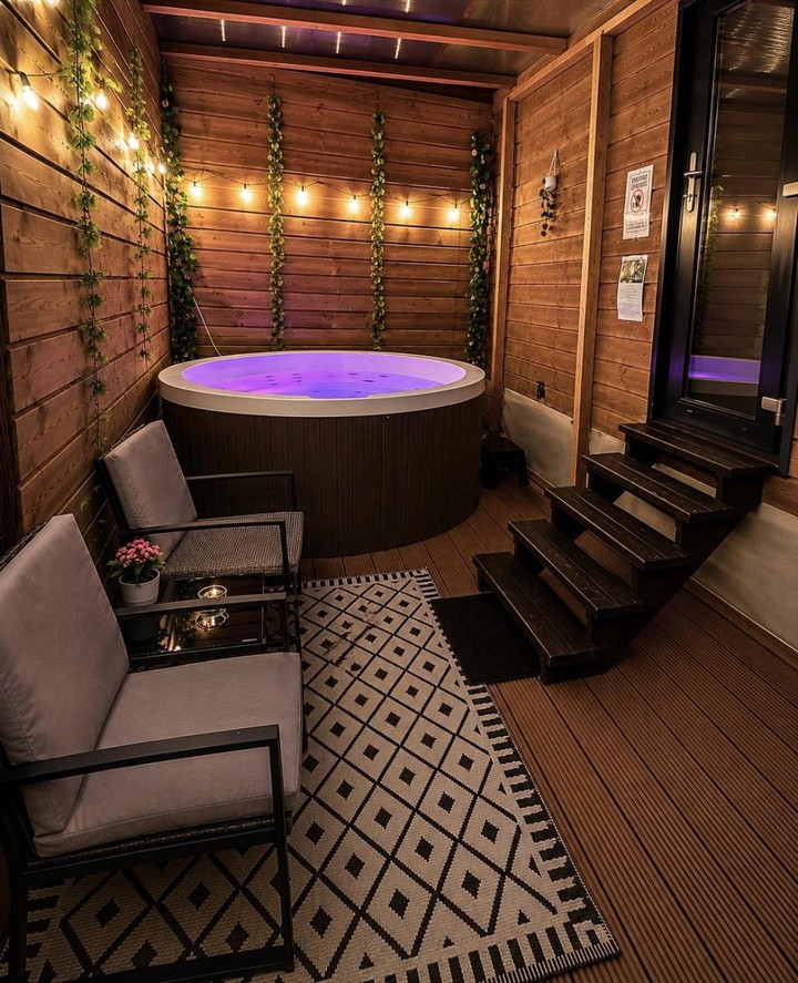 Romantic Tiny House With Private Jacuzzi And Garden Between Amsterdam Haarlem And Schiphol Airport - Hoofddorp