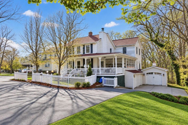 The Historic Colombia Manor, Near Washington Dc, - Montgomery County, MD
