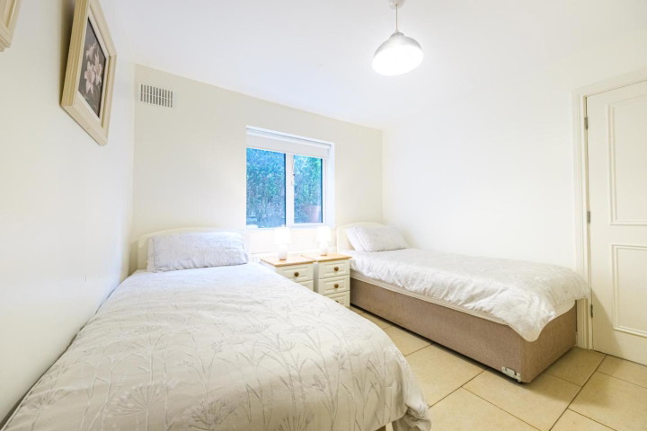 33a Steepleview - Trim