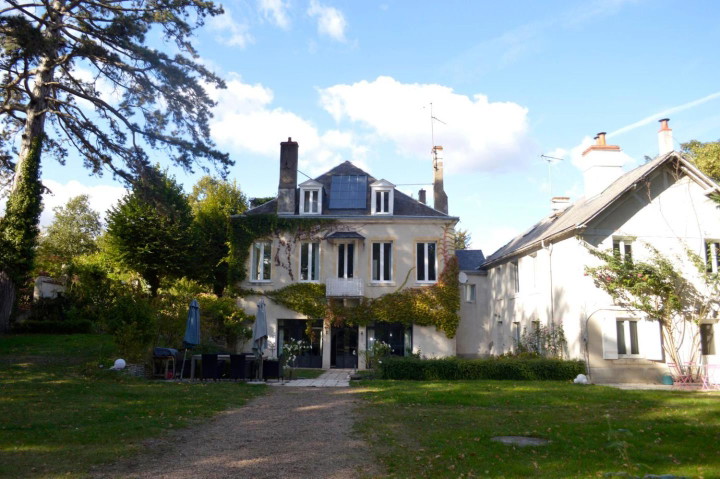 Maison Lamrique Welcome You To One Of Their Rooms Dogs Are Also Welcomed - Saint-Jean-de-Braye