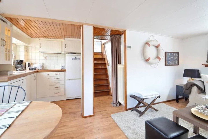 Houseboat Captain's Quarters In Harbour Amsterdam - Amsterdam