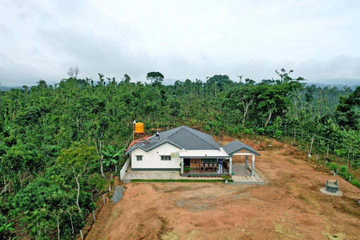 Chimneys Homestay - 2bh, Entire House, Estate, Home Food - Sakleshpura