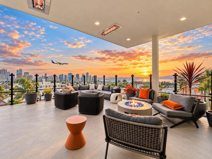 King Bed + Fire Pit | Top Floor W/ Epic Views - Coronado, CA