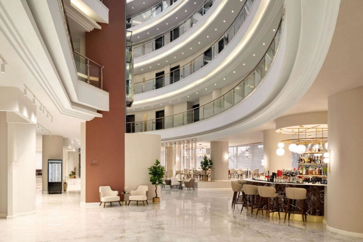 Ramada By Wyndham Bucharest Otopeni Airport - Otopeni