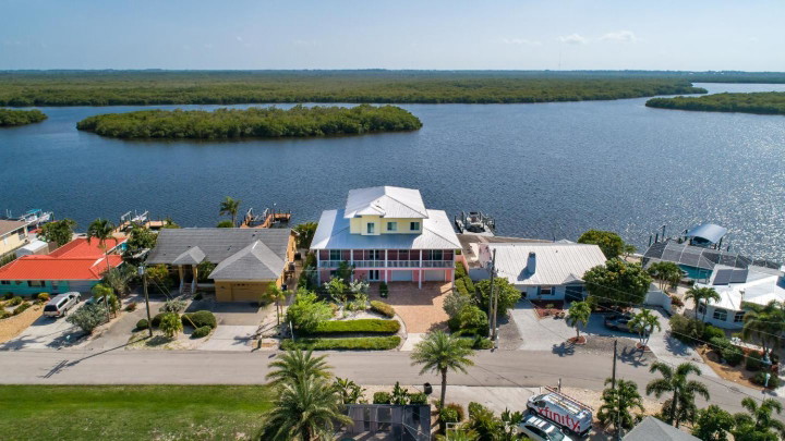 Kokopelli Villa - Matlacha Waterfront Close To Cap Coral - Private Home Locally Managed, Fair & Honest Pricing - Matlacha, FL
