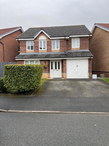 Wrexham Retreat Villa 4 Bedrooms, 3 Bath - Cheshire