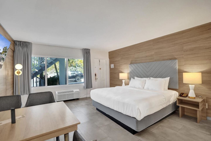 Ocean Blvd King Suite Kitchenette - Fort Lauderdale