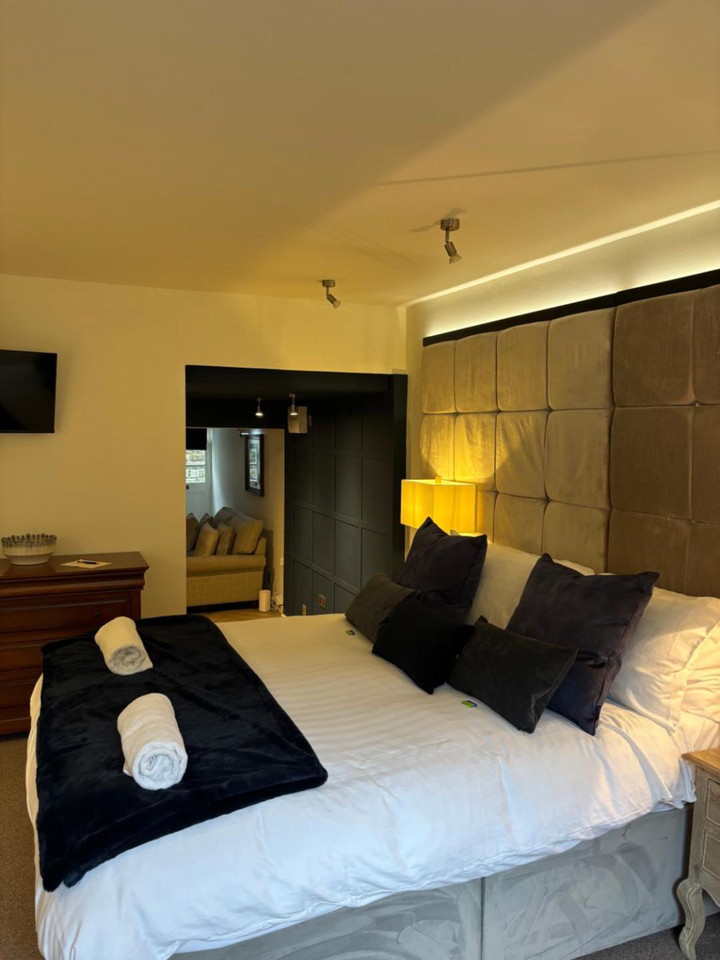 Otter Hollow - A Spacious Central Apartment - Keighley