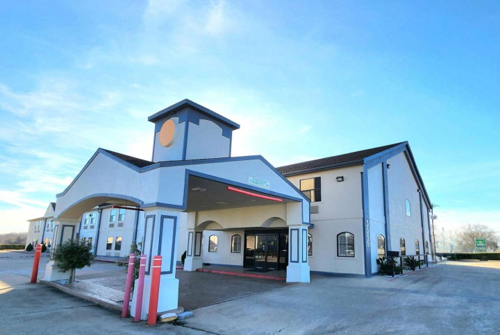 Days Inn By Wyndham Rosenberg - Richmond, TX