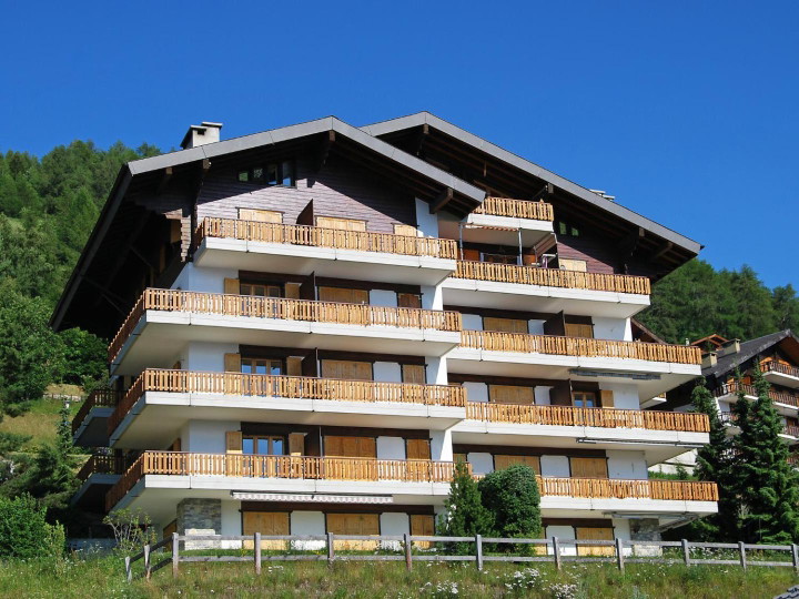 Apartment Les Crêtes 1-3 By Interhome - Veysonnaz