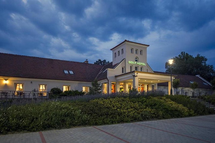 Old Lake Golf Hotel - Tatabánya