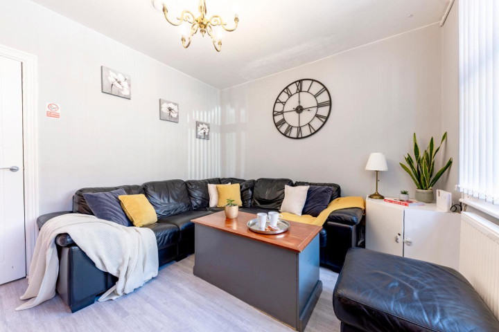 Wimborne House, 3br, Airport, M1, 6 Beds - Luton