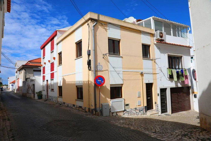 House In The Historic Area Of Lourinhã - Ribamar