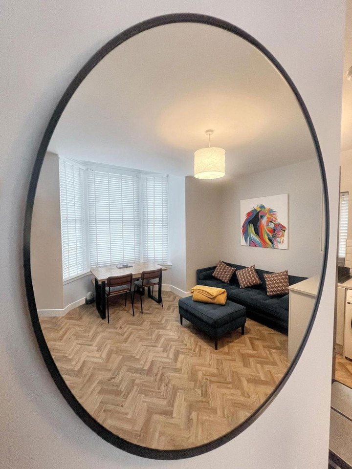 Merton Place, Southsea Apartment With Parking - Gosport