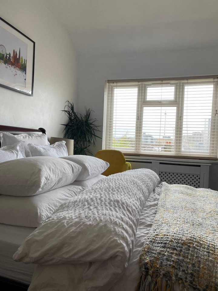 A King Size Double Bedroom In In Lewisham - Central London