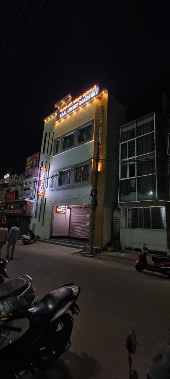 V R S Luxury Ac & Non Ac Male Dormitory - Kerala