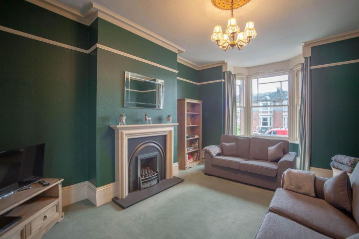 Hereford - Falcon House - Spacious 5 Bedroom House With Games Room - Sleeps 14 Guests - Great Property For Family & Friends Gathering Together - Hosted By Rentmyhouse - Hereford