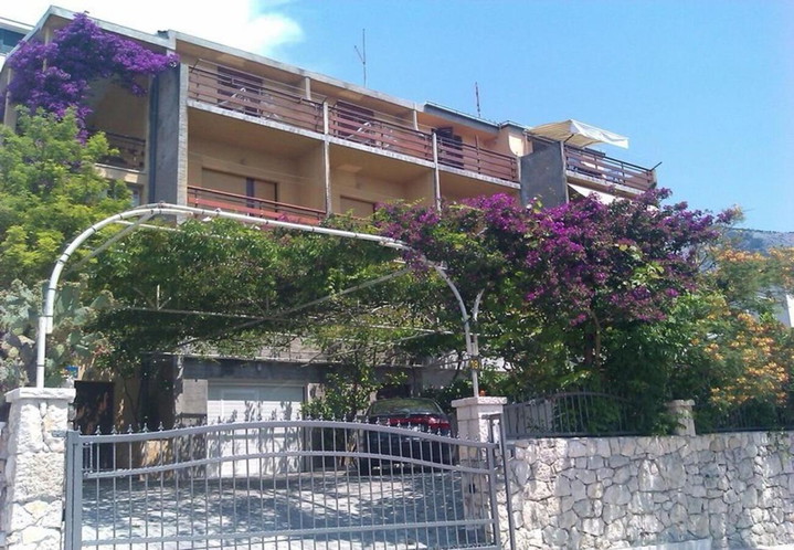 Apartments Bor - Makarska