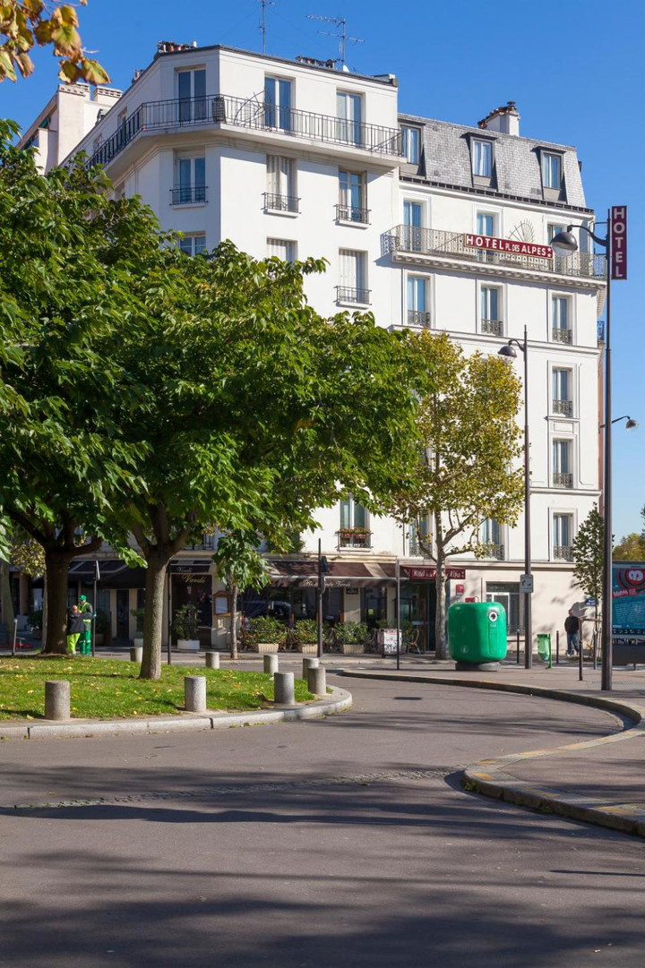 Hôtel De La Place Des Alpes - Yerres