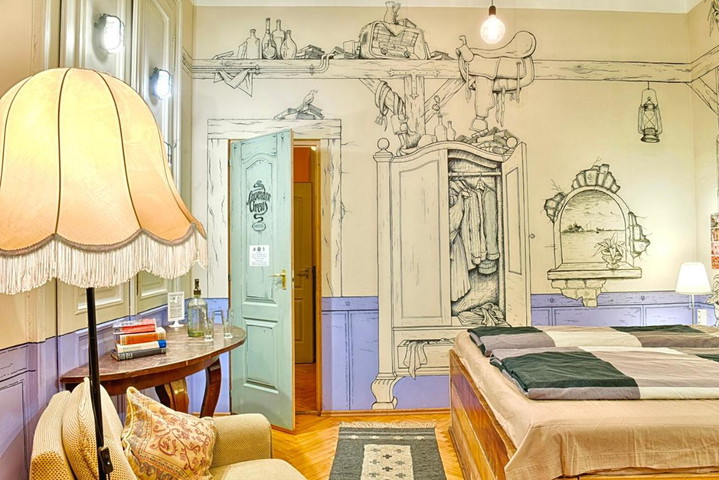 Lavender Circus Hostel, Doubles & Ensuites - Budapest