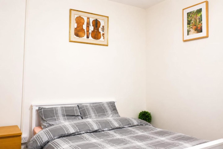 Quiet Double Room With Tv, Workspace & Fast Wi-fi - Staffordshire