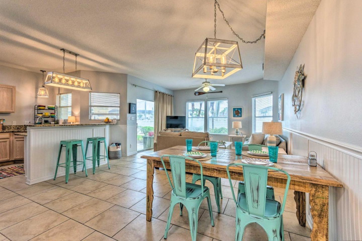 Walk To Destin Beach: Coastal Condo W/ Pool Access - Destin, FL