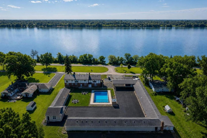 Parkway Boutique Suite 15 - Niagara Falls