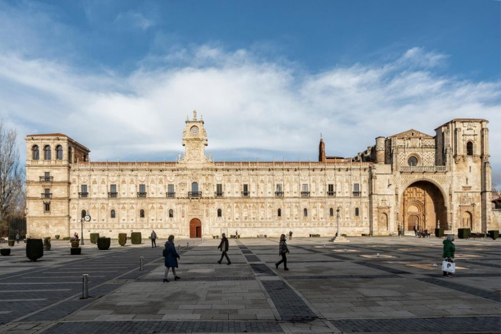 Parador De Turismo De León - León
