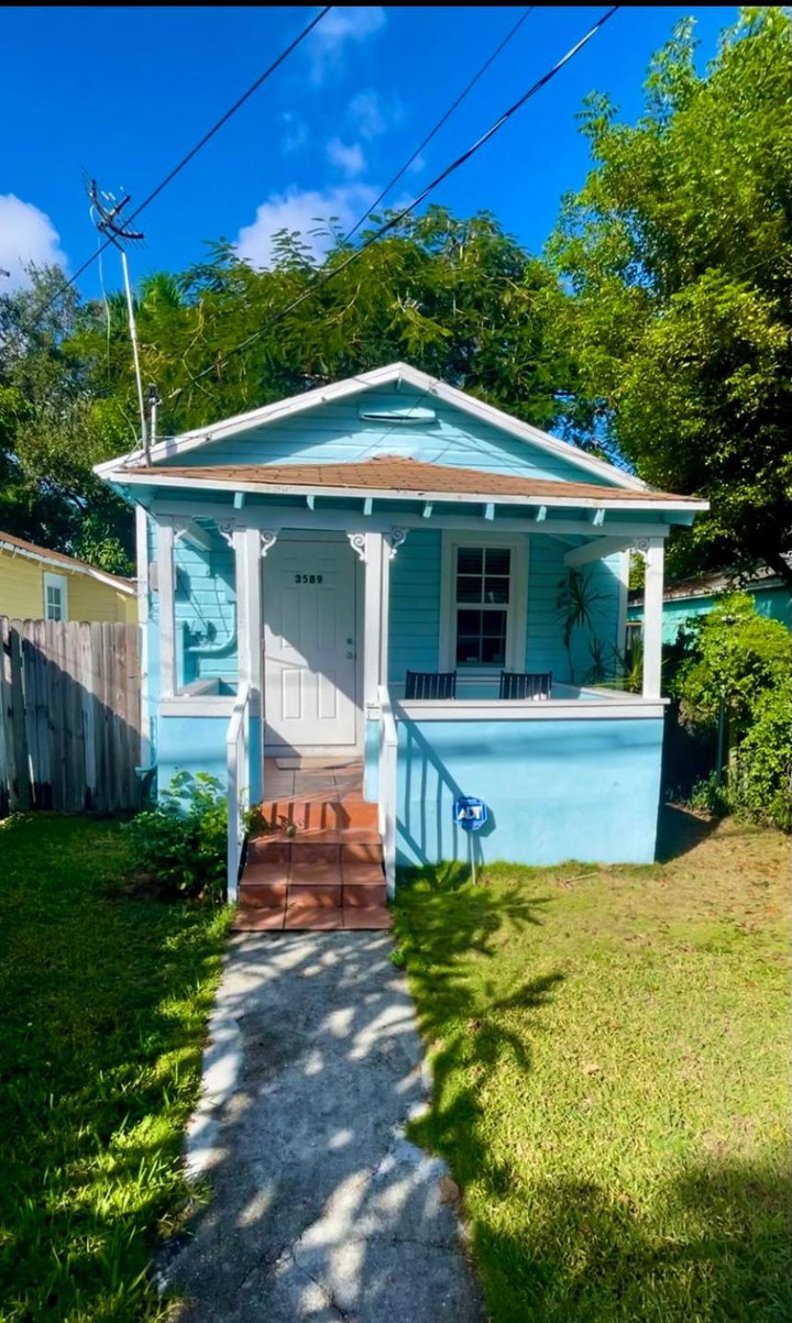 Key West Style Historic Home In Coconut Grove Florida, The Blue House - Westchester, FL