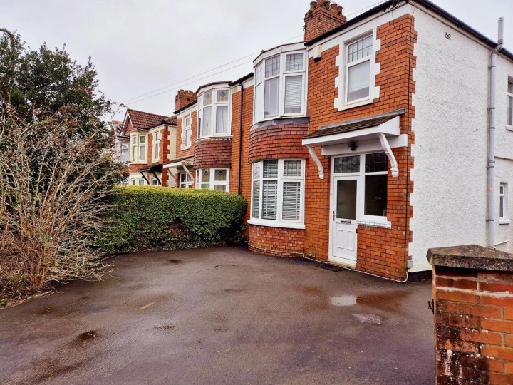 Spacious House With Parking In Excellent Location - Cardiff