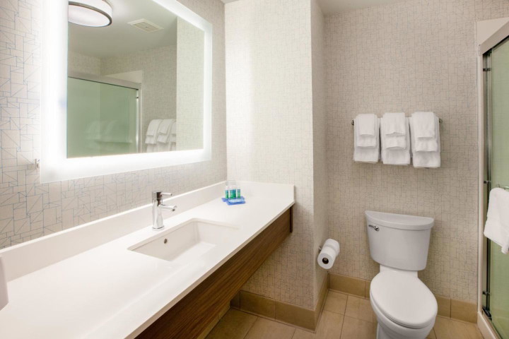 Holiday Inn Express Doral Miami By Ihg - Miami Springs, FL