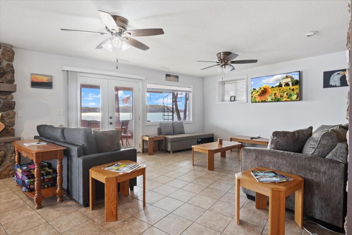 Newly Updated Interior, Sunroom W/ Hot Tub, Deck, Deep Water Dock, Boat & Pwc Slips - Verenigde Staten