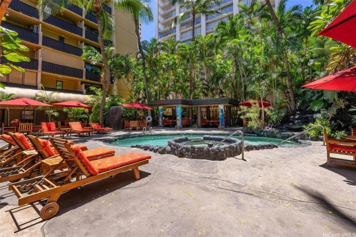 Boutique Walk To Beach & Imp Hot Tub Kitchen - Kailua, HI