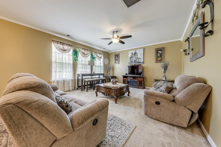 Lakes, Gardens & More! Getaway In Moncks Corner - Moncks Corner, SC