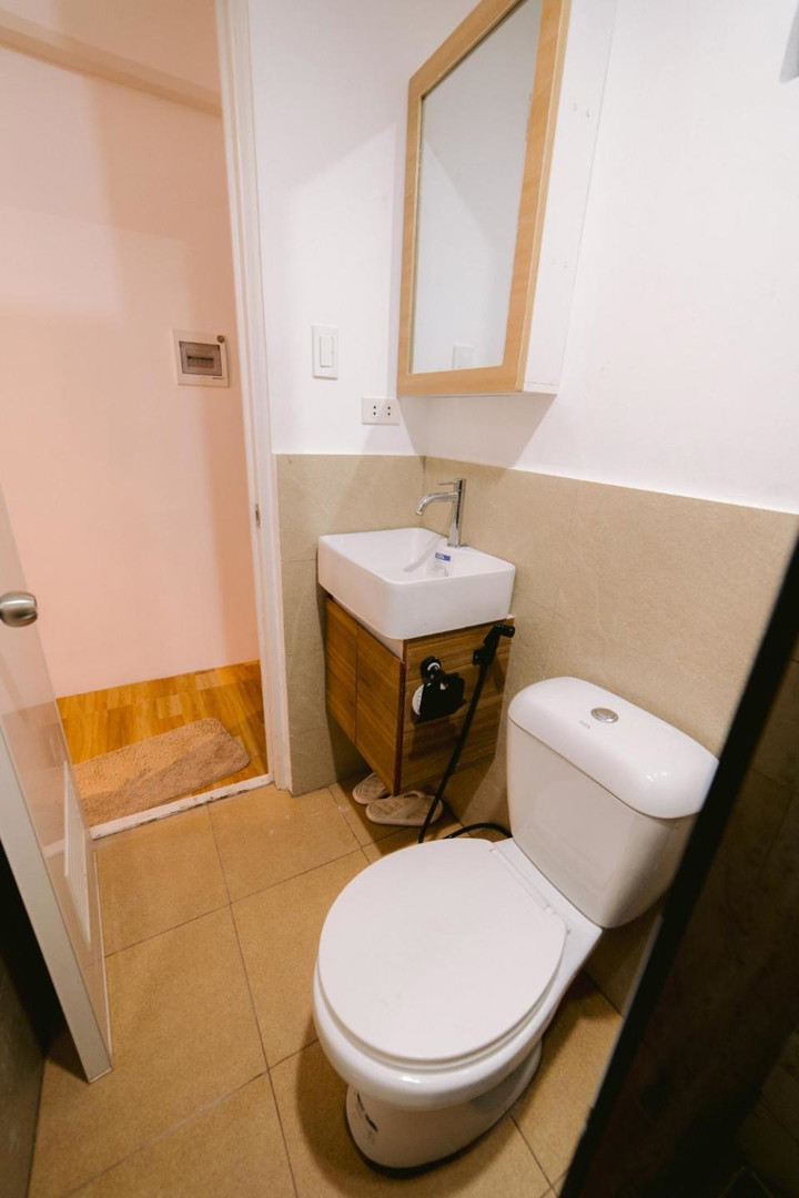 V&v At Royal Oceancrest Condominium For Staycation - Filipinas