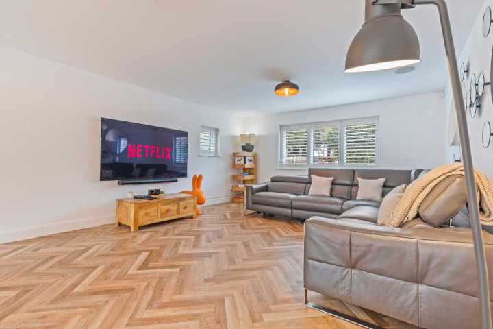 Modern | Large | 3 Bed House Uxbridge | Heathrow - Hayes