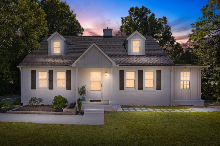 4 Br - King Beds - Perfect For Hpu, Furniture Market, Greensboro, Winston - High Point, NC