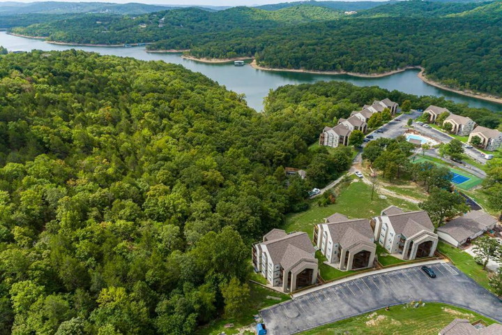 Cozy Lakeside Getaway - Outdoor Theater - Free Early Check-in- 4min To Silver Dollar City - Branson West, MO
