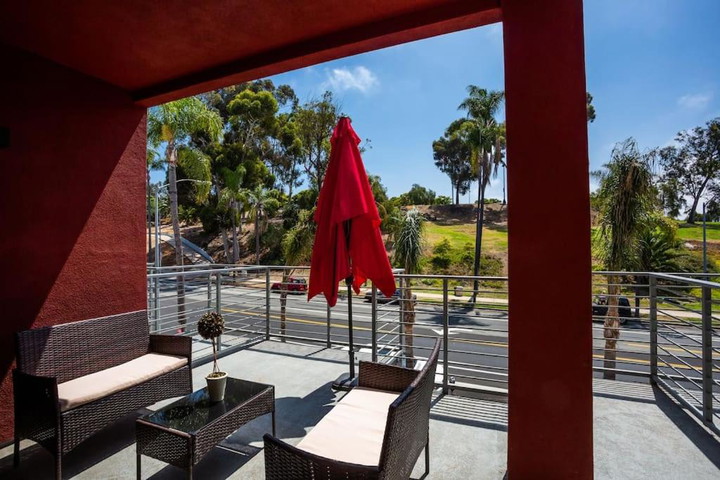 Cute Studio With Large Balcony And Great Park View - Coronado, CA