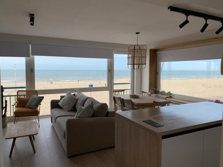 Les Pieds Dans Le Sable - De Panne