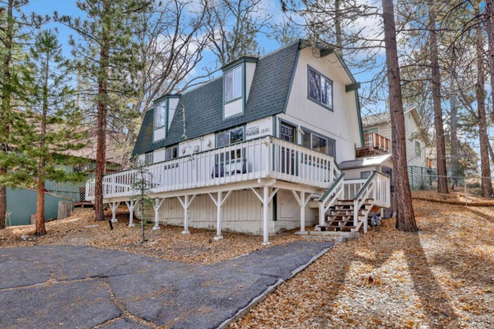 Pinewood Inn At Big Bear- Hot Tub- Central Location- - Big Bear, CA