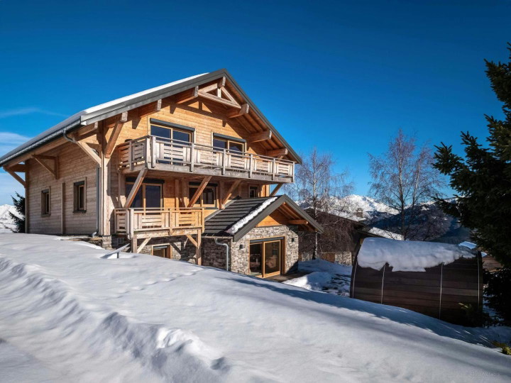 Chalet Sheehy - Ovo Network - Jura