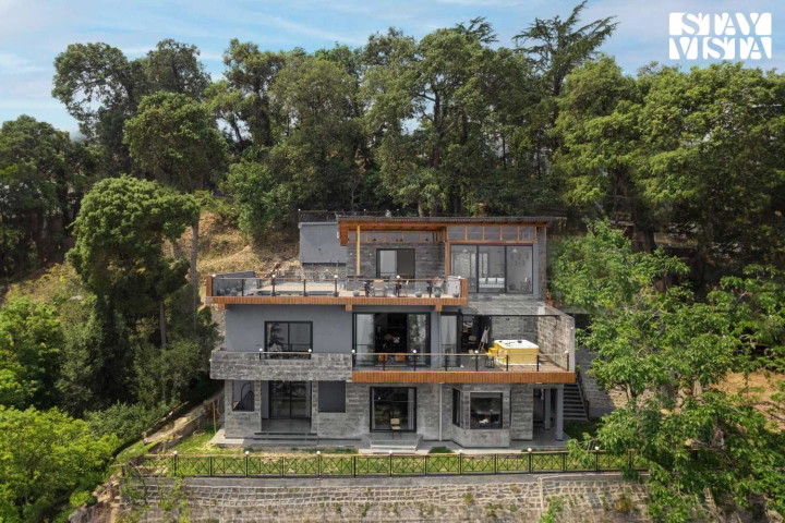 Stayvista's Barkat Villa - Ramgarh - 5bhk With Mountain View & Jacuzzi - Nainital
