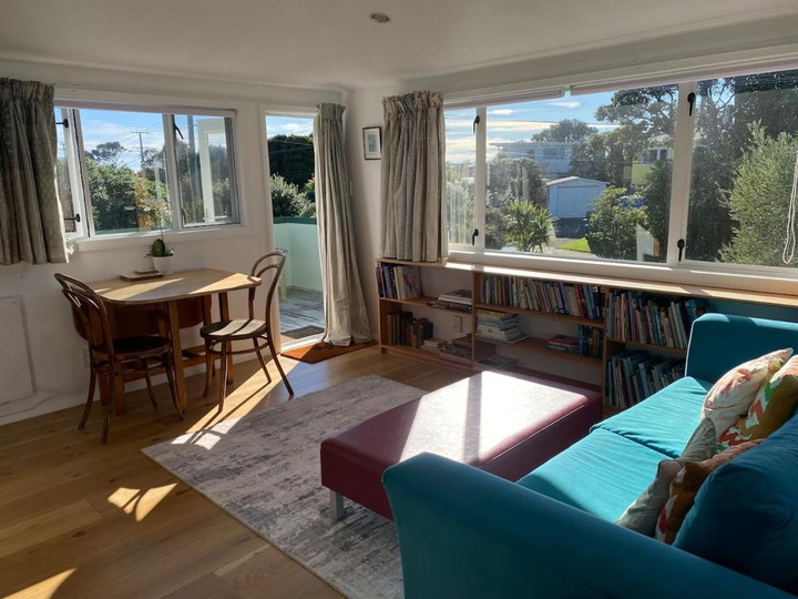 Sunny Cosy Getaway Near Beach - Paekākāriki