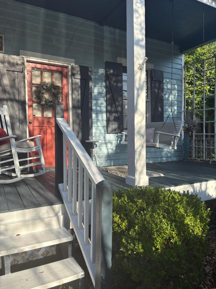Historical Downtown Lind House Studio - United States