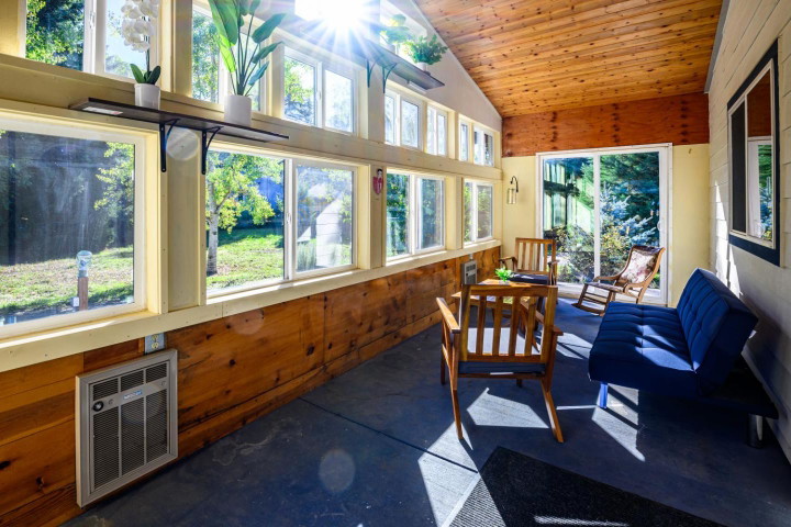 Blue House - Private 2 Bed, 2 Bath Home With Garage - Eugene, OR