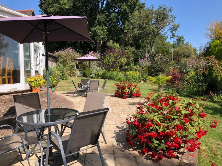 Trumbles Gatwick B&b, Peaceful Stay With Parking & Easy Airport Access - Redhill